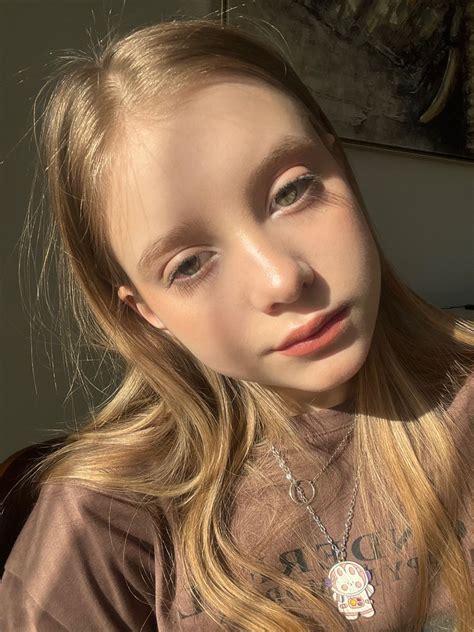 Cute Makeup Pretty Face Foreign Fake Celebrities Girls People