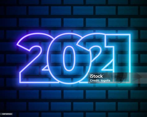 2021 네온 텍스트 2021 년 새해 디자인 템플릿 라이트 배너 벡터 일러스트레이션 벽돌 벽 배경에 네온 디자인의 새로운 2021 년 기호 2021년에 대한 스톡 벡터