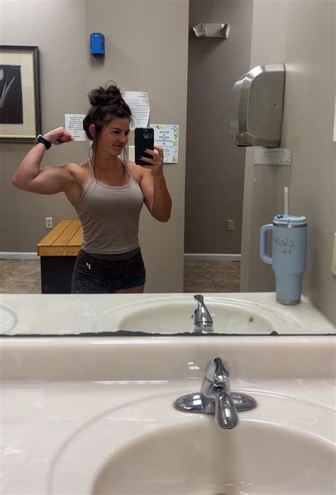 Hannah Barron Fitness Not Sure Which Is Bigger The Watermelon Or My