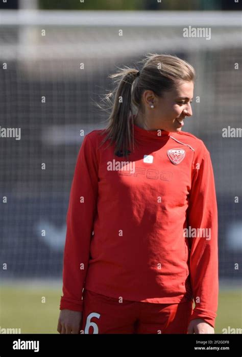 7 Hot Sexy Coline Preher Bikini Pics