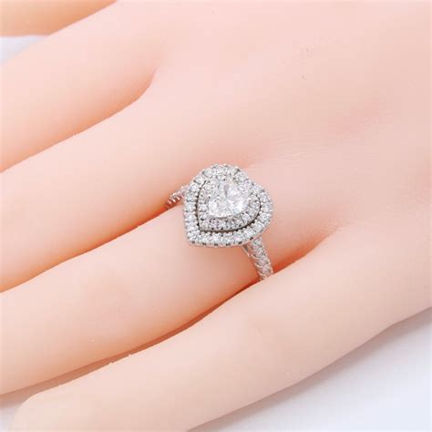 Solitaire With Heart Diamond And Brilliants 110ct Fvs2