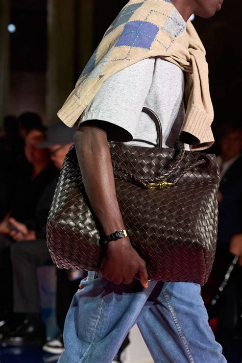 Download Model Carrying Brown Bottega Veneta Bag Wallpaper