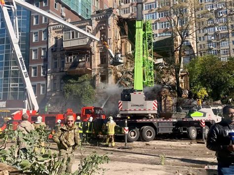 Унаслідок терористичного удару росії по багатоповерхівці в Києві загинула молода сімя жінка