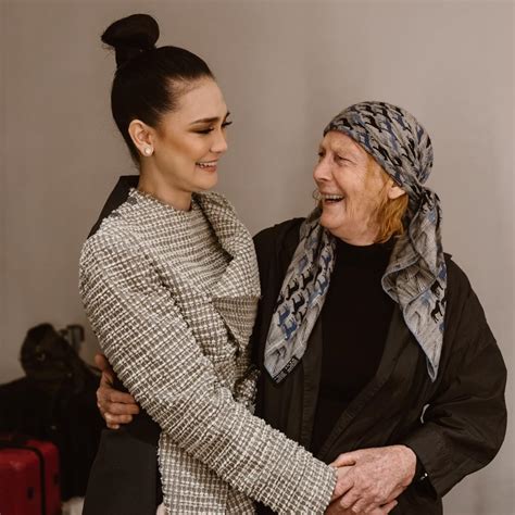 √ Biodata Luna Maya Profil Lengkap Biografi Foto Umur Dan Agama