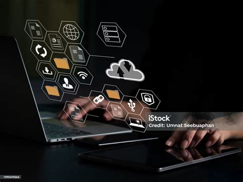 Erp 지원 회사에서 파일 지식 및 문서를 올바르게 처리하려면 온라인 문서 데이터베이스인 Dms를 사용합니다 기업의 기술 사용 플랫폼 신발에 대한 스톡 사진 및 기타 이미지