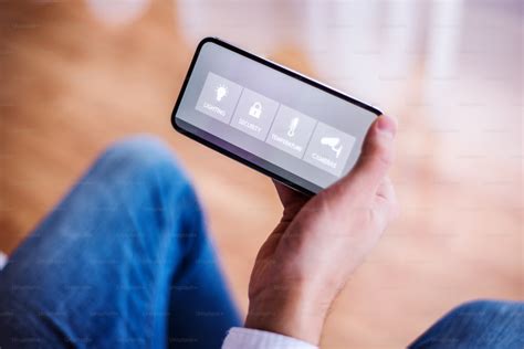 스마트 홈 제어 시스템이있는 스마트 폰 사진 Unsplash의 홈 오토메이션 이미지
