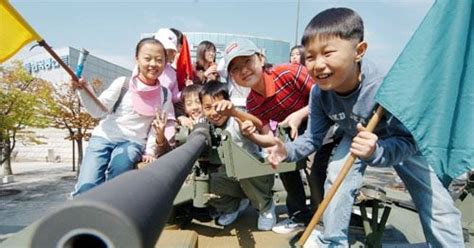 총 쏘고 밧줄 타고 군대밥도 먹고