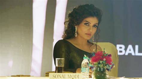 Raveena Tandon Shab Wallpaper Baltana