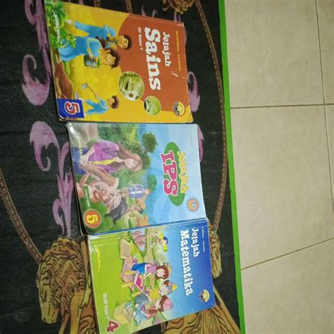 Jual Buku Jelajah Sains Kls 5 Ips Kls 5 Matematika Kls 4 Shopee Indonesia