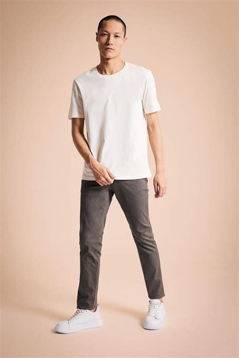 بيج فاتح رجالي تي شيرت بيزك قصة عادية وياقة مستديرة 2702827 Defacto