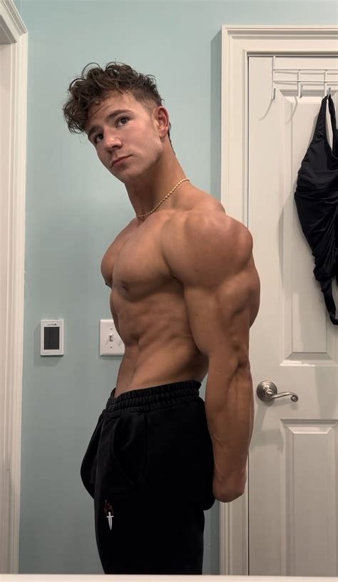 Mikey Mike On Twitter RT Austintw Tter Are You A Tricep Or Bicep Fan