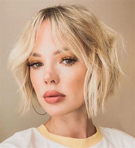 25 Hottest Bob Haircuts With Curtain Bangs In 2024 Hairstylecamp