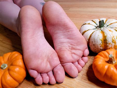 Worship My Soles Scrolller