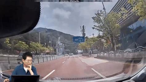 우회전 차량과 접촉사고 유머이슈