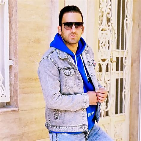 خشنود نشو دشمن اگر کرد محبت خندیدن جلاد ز شیرین سخنی نیست