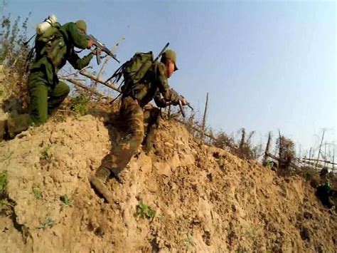 ဘီးလင်းတွင် စစ်သားများ လိုက်ပါလာသော ၁၂ ဘီးကားကို မိုင်းဆွဲ ပစ်ခတ် တိုက်ခိုက်မှု စစ်သား ၄