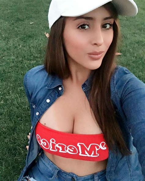 Pin By PweetySexxay On Polynesian Beauty Women Fashion Women S Top