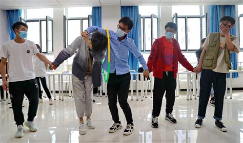 【工人日报客户端】河北秦皇岛：体验趣味减压游戏 关爱大学生心理健康 新闻网