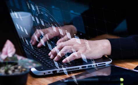 Erp 사용 조직에서 파일 지식 및 문서를 관리하기 위한 온라인 설명서 데이터베이스입니다 기업의 기술 사용 문서 관리 시스템 을 사용하고 45 49세에 대한 스톡 사진 및