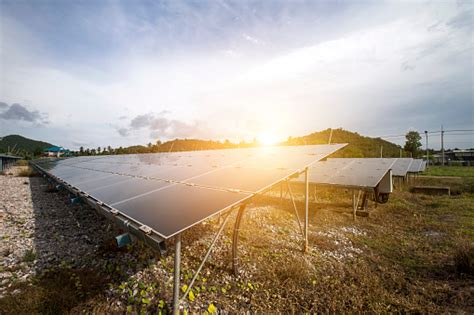 우리의 미래 발전기로 미래의 태양 지구 온난화 등 현재 생태 문제를 극복 하는 전기를 생성 대체 전기 소스 0명에 대한 스톡 사진 및 기타 이미지 Istock