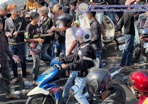 សមត្ថកិច្ចភ្នំពេញ ចាត់វិធានការលើយុវជនលេងប៉ាតម្សៅ គប់ទឹក បាញ់ទឹក នៅតាមដងផ្លូវ សុីសុីថាមស៍