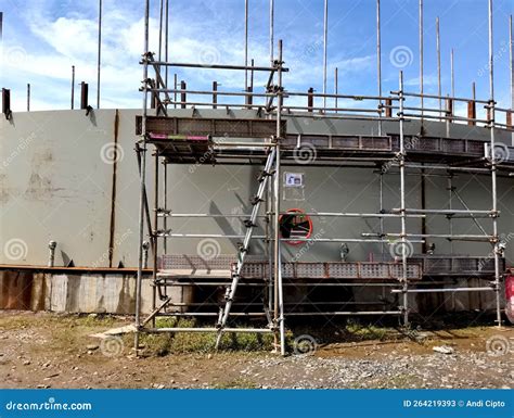 The Installation Scaffolding In Building Royalty Free Stock Image