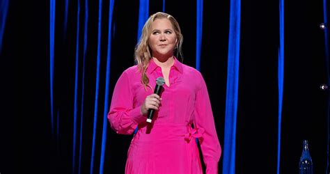 Amy Schumer Emergency Contact Review A Strong Return To The Stage