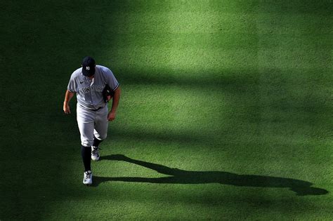 Carlos Rodóns Frustration Shows Blows Kiss To Angry Yankees Fans