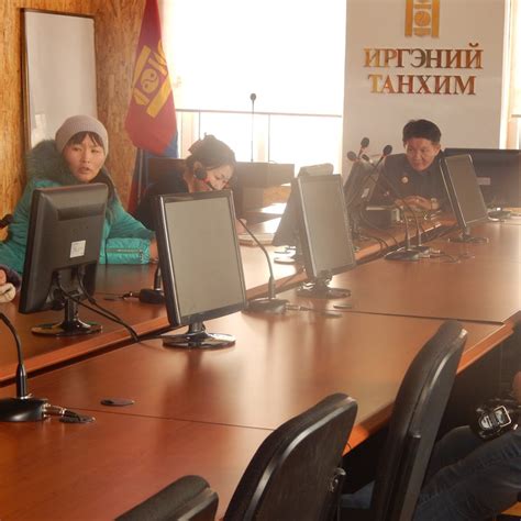 Хувиараа хөдөлмөр эрхлэгчидтэй уулзлаа