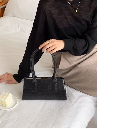 에이어패럴 당일출고특가 미니 스퀘어 토트 호보백 패턴 가죽 숄더 핸드폰 하객 데이트 룩 가방 Gb027