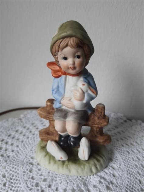 Вінтаж статуетка дівчинка з кроликами фарфор бісквіт — ціна 500 грн у каталозі Статуетки