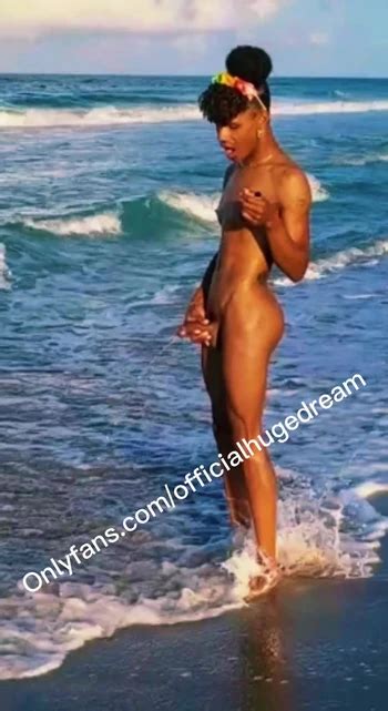 Sexy Shemale Exhibitionist Streelt Grote Onbesneden Pik Op Het Strand XHamster