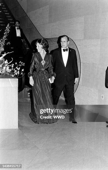 Beatrix Of The Netherlands And George Hw Bush Attend A Party At The News Photo Getty Images