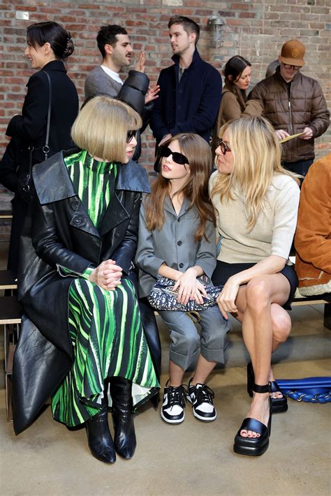 Sienna Miller Alle Sfilate Con La Figlia Marlowe In Prima Fila Con La Borsa Griffata