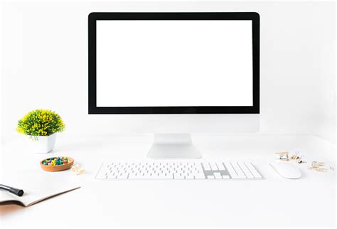 빈 화면 데스크톱 컴퓨터와 현대적인 깨끗 한 작업 영역 이랑 메모장에 대한 스톡 사진 및 기타 이미지 메모장 책상 컴퓨터 Istock