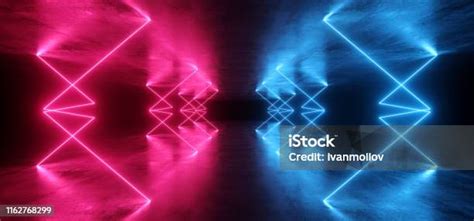 네온 조명 가상 공상 과학 Fi 미래 활기찬 보라색 파란색 빛나는 레이저 빔 모양 어두운 그런 지 콘크리트 터널 지하 홀 차고 룸 갤러리 밤 3d 렌더링 0명에 대한 스톡