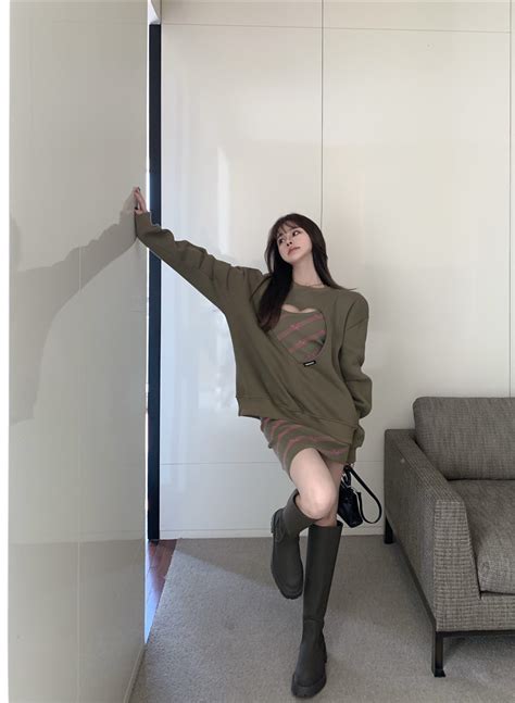 하프닌 세트구성 하트 펀칭 긴팔 맨투맨 티셔츠 배색 뷔스티에 사선 언발 원피스 러블리 유니크 힙한 놈코어 투피스