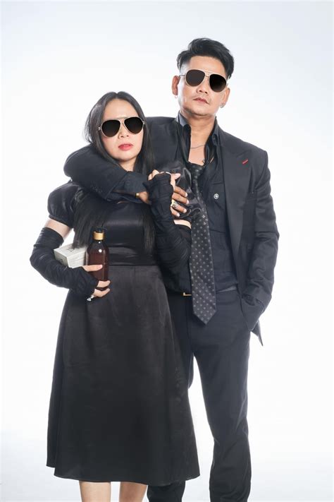 នរណាទប់រំភើបជាប់ កូនៗពេញកម្លោះ ឧកញ៉ា ព្រាប សុវត្តិ នៅធ្វើរឿងនេះឲ្យភរិយា មានវីដេអូ Khmerload