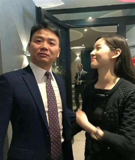 Zhang Zetian Took A Selfie And Reproduced The Sweet Smile Of Looking At Husbands Eyes