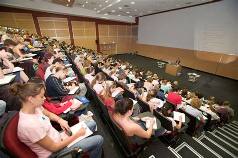 4 Ways Your College Classes Will Be Different From Your High School