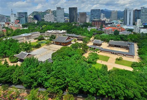 완전체 ‘덕수궁 돌담길 8시30분 까지 개방