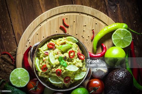 배경 맛있는 딥 아보카도 페이스트 토마토 칠리 고추 라임 양파 마늘 딜 고수풀 건강한 생활방식에 대한 스톡 사진 및 기타 이미지 Istock