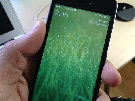 How To Simplify The Look Of The Lock Screen On IOS