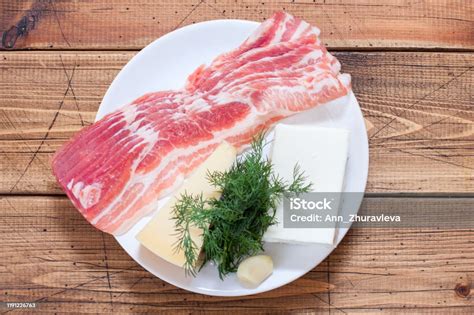 오븐에서 구운 치즈와 베이컨 롤의 단계별 준비 1 단계 재료의 준비 상단보기 수평 0명에 대한 스톡 사진 및 기타 이미지 0명 가금류 가득 찬 Istock