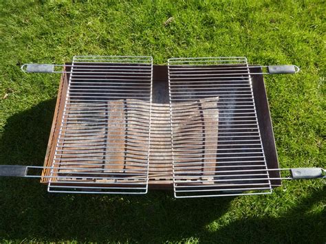 Feuerschale Mit Zwei Grillrosten Und Einem Grill Spiess Kaufen Auf Ricardo