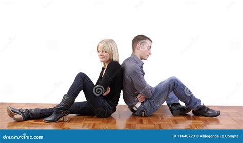 Pares Jovenes Enojados En Uno A Imagen De Archivo Imagen De Mujer