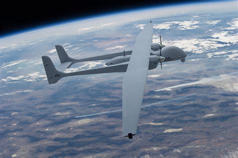 무인 항공기 대기권 상공을 비행하는 고고도 스파이 군용 드론 자동화 기술에 대한 스톡 사진 및 기타 이미지 자동화 기술 헬리콥터 미사일 Istock