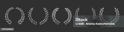 벡터 실버 월계관 화 환 세트 실버 월계수 가지 추상적 인 반짝임 반짝이는 패턴 질감 트로피 문장 수상자 상 엠블럼 1위에 대한 스톡 벡터 아트 및 기타 이미지 Istock
