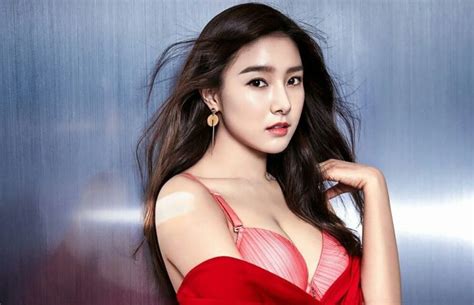 7 Hot Sexy Kim So Eun Bikini Pics