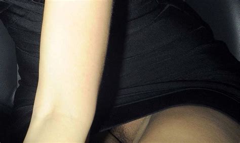 Kelly Brook Flashing Her Bare Pussy Upskirt While Exit From Car Paparazzi Pictur Porn Pictures